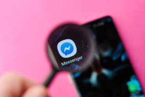 How to Read Other People's Messages on Facebook